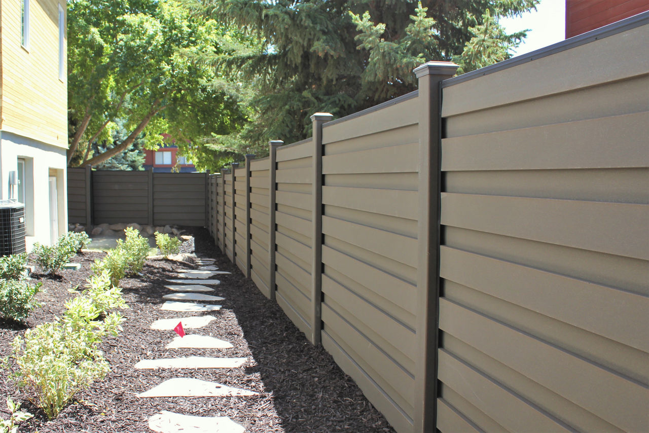10 Modern Backyard Fencing Ideas to Increase Privacy | Trex
