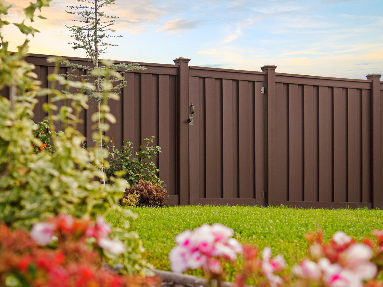 10 Modern Backyard Fencing Ideas to Increase Privacy | Trex