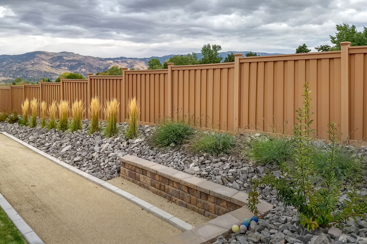 10 Modern Backyard Fencing Ideas to Increase Privacy | Trex