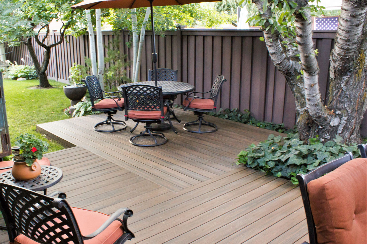 10 Deck Privacy Ideas to Create Your Backyard Oasis | Trex