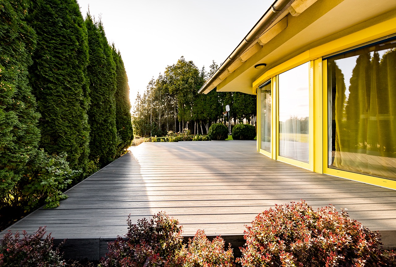 10 Deck Privacy Ideas to Create Your Backyard Oasis | Trex