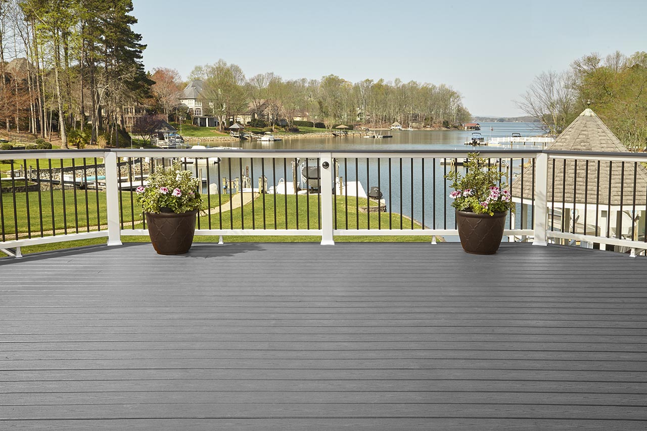 How to Choose the Right Deck Railing | Trex* | Trex
