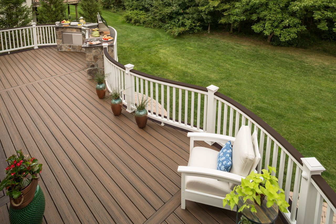 How to Choose the Right Deck Railing | Trex* | Trex