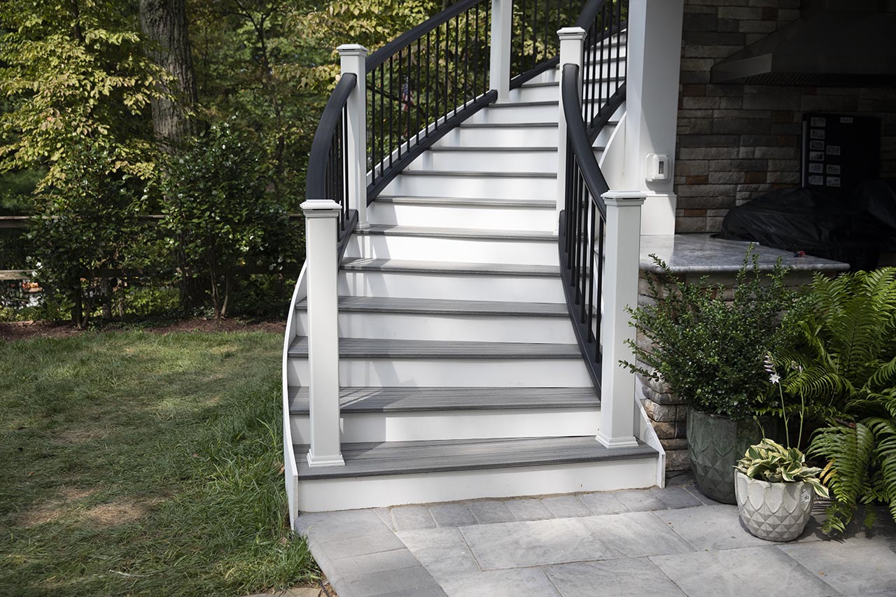 How to Choose the Right Deck Railing | Trex* | Trex