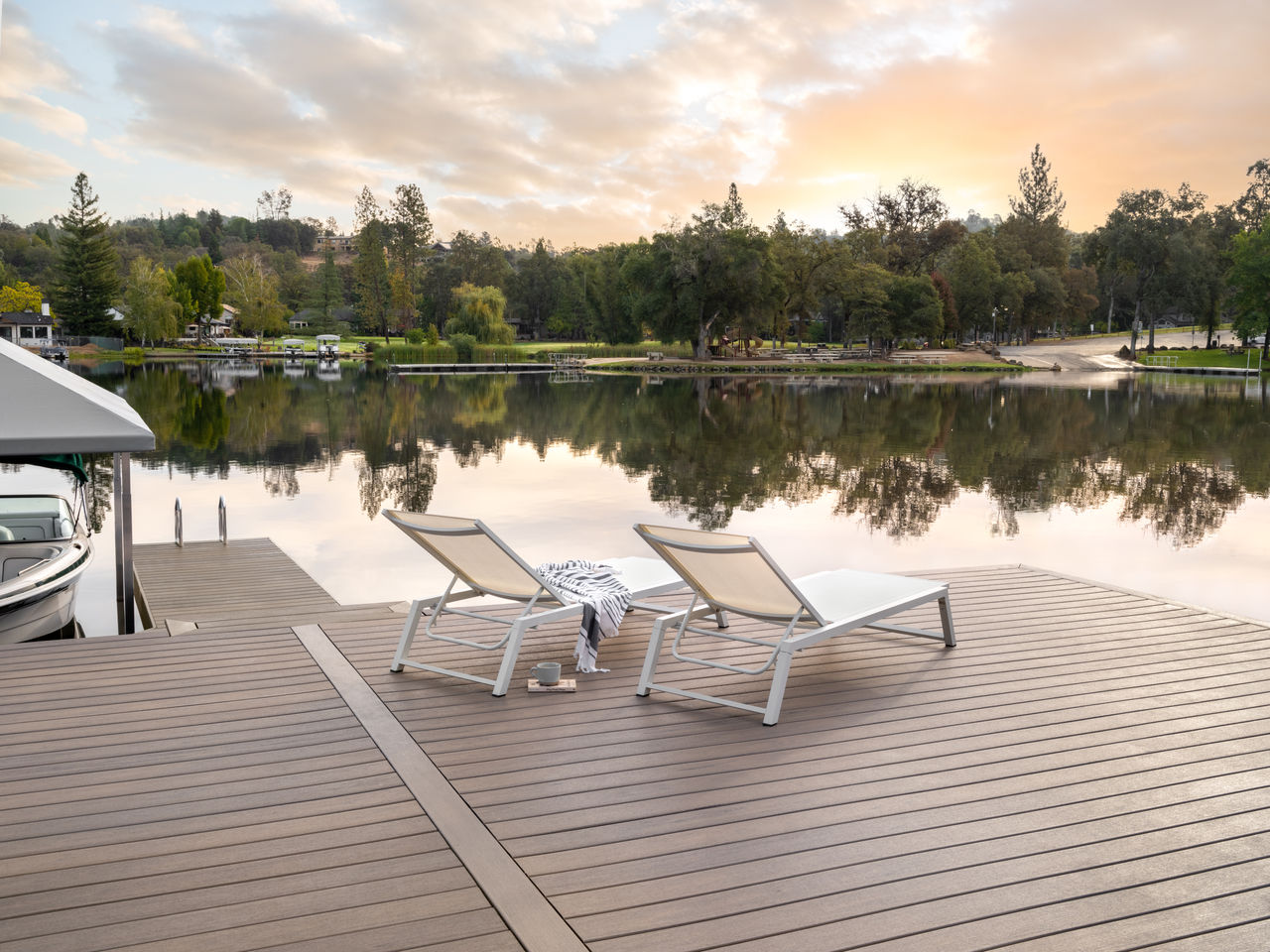 8 Lake House and Lakeside Deck Ideas | Trex | Trex